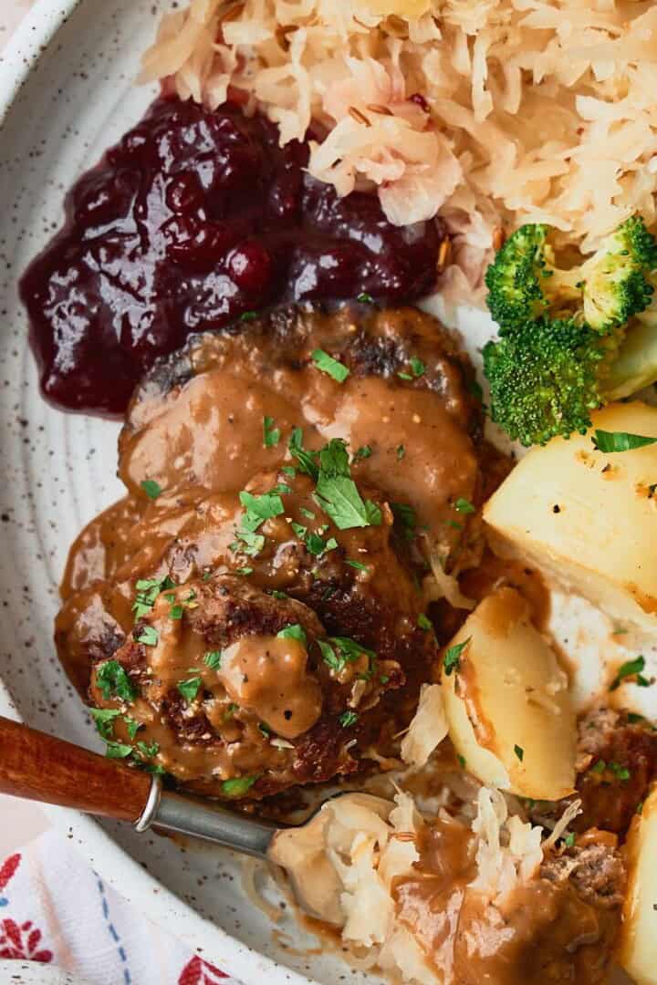 Norwegian Meatballs in Brown Gravy (Kjøttkaker i Brun Saus) - A Full Living