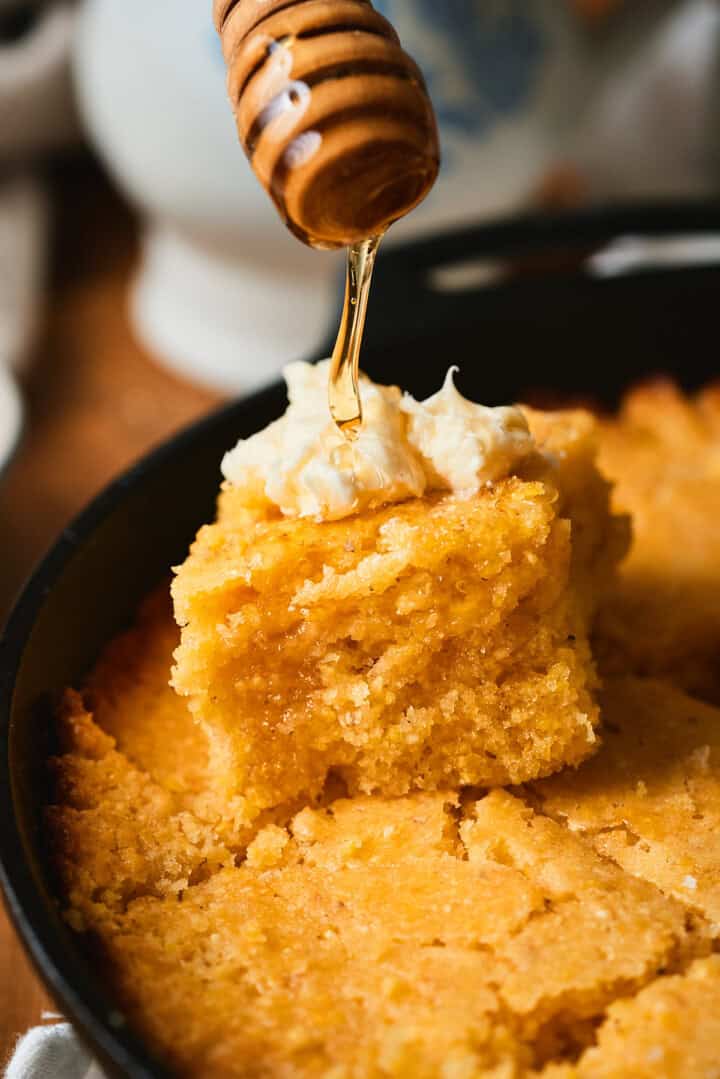 Cast Iron Skillet Cornbread with Buttermilk (Buttery, Crispy Edges ...